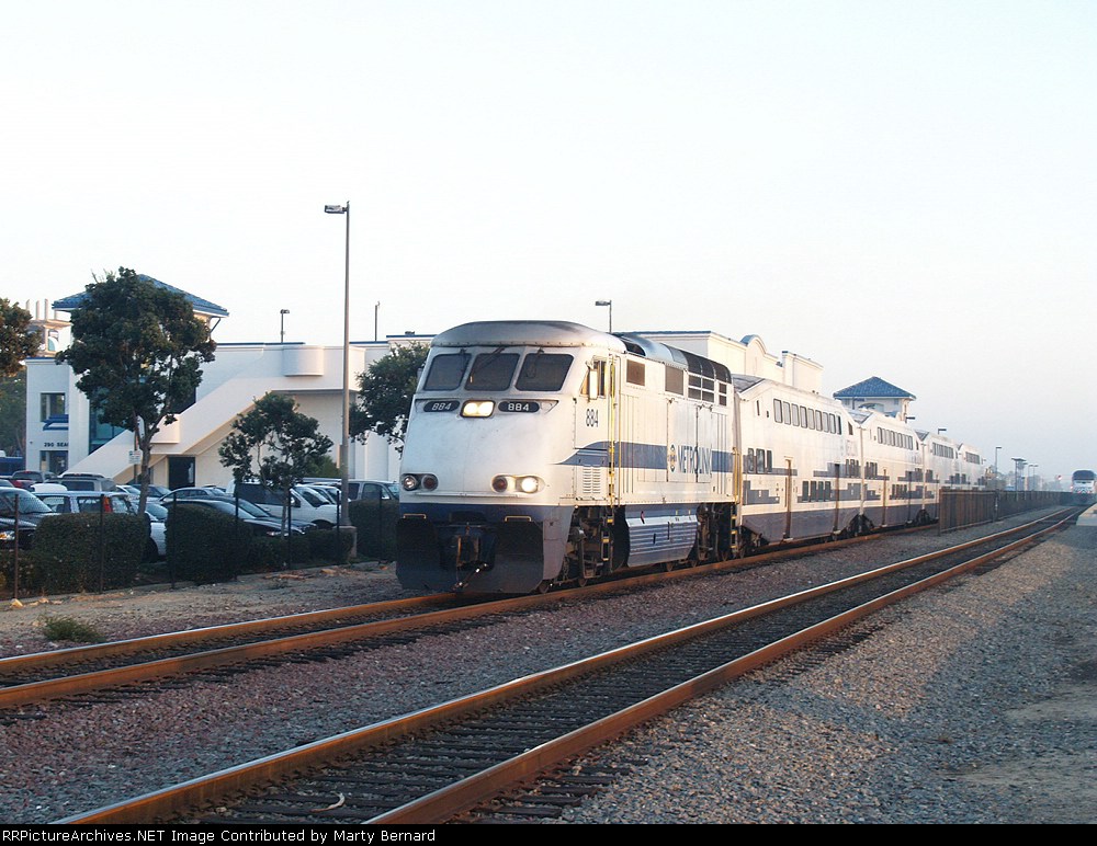 Metrolink 884 Departing Nothbound With Train 808